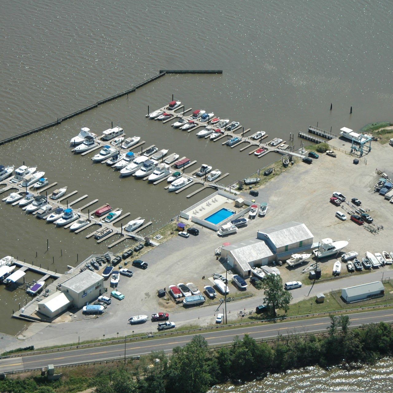 AMENITIES & SERVICES – Jordan Point Marina